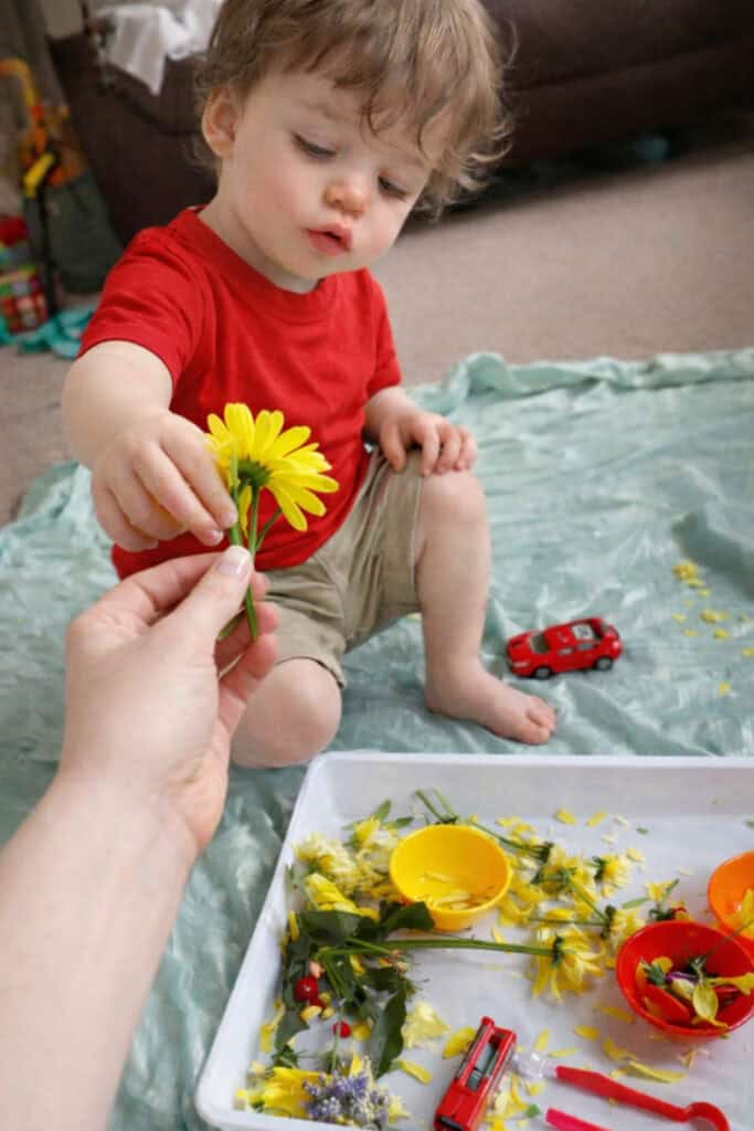 27 No-Prep Spring Sensory Activities for Toddlers & Preschoolers